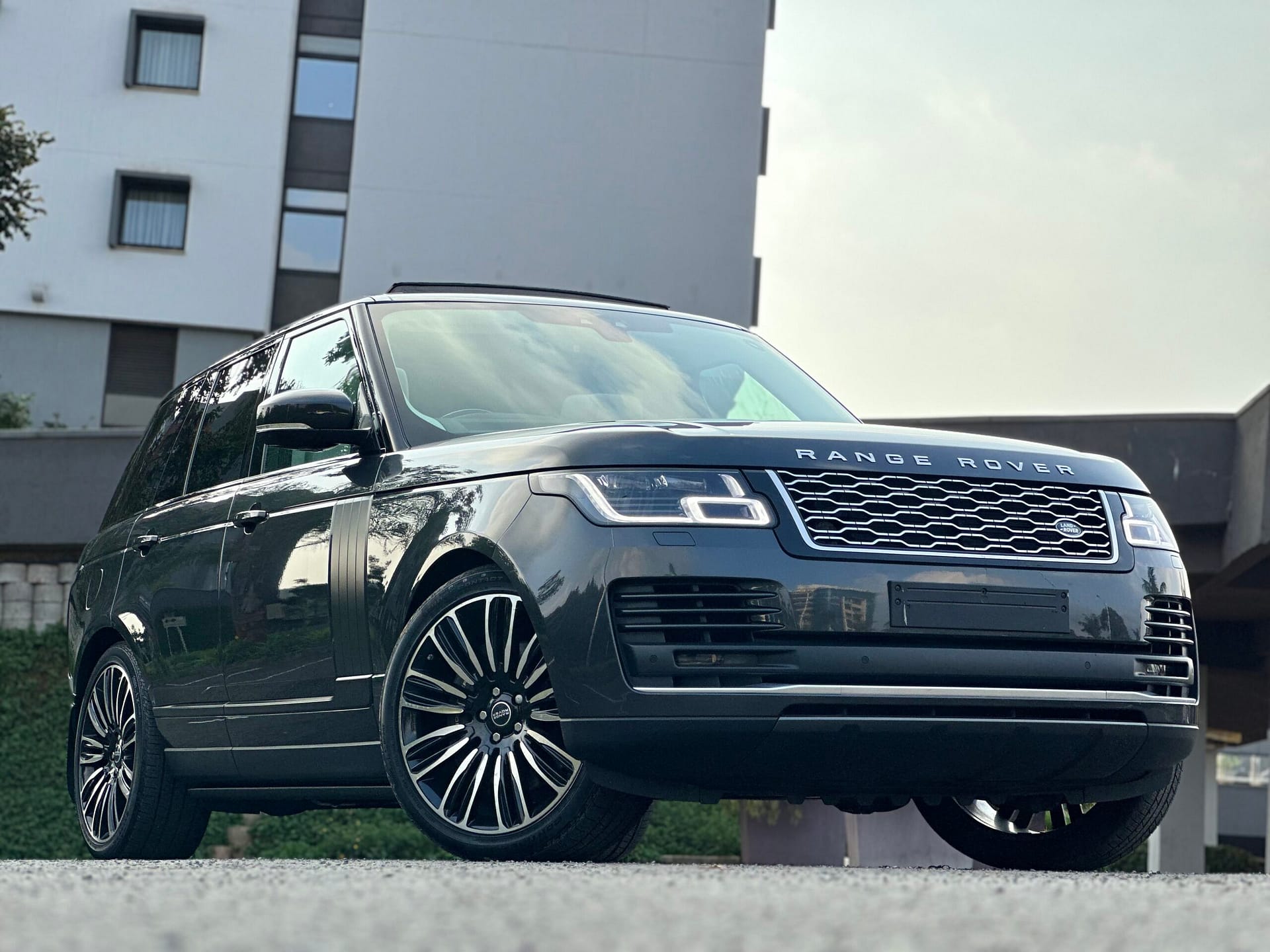 RANGEROVER VOGUE - Explore Kenya with Premier Car Rentals